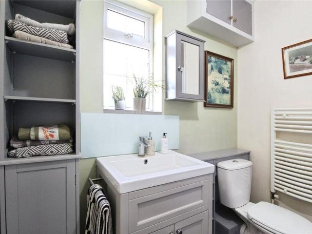 4 bedroom detached house to rent