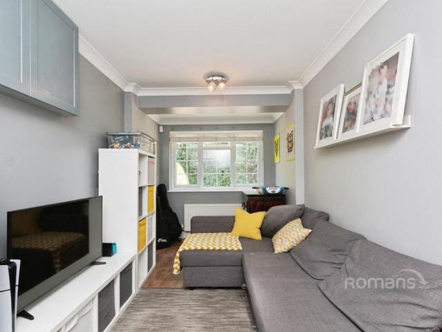 4 bedroom detached house to rent