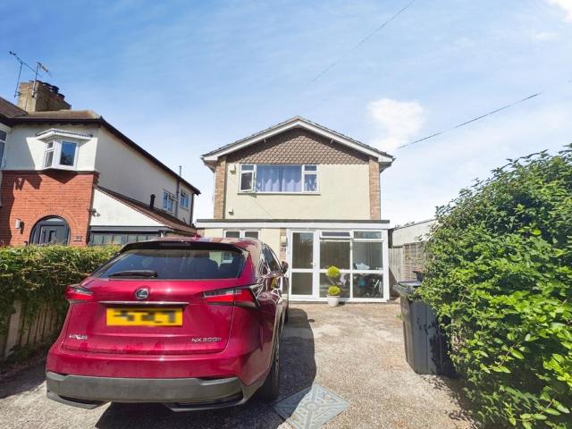 4 bedroom detached house to rent