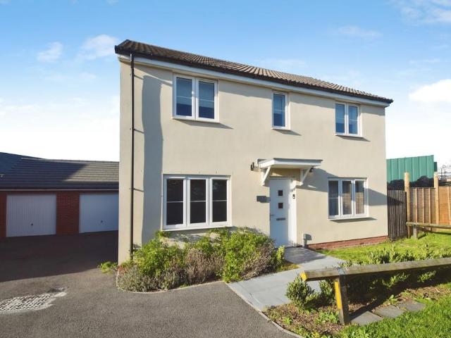 4 bedroom detached house to rent