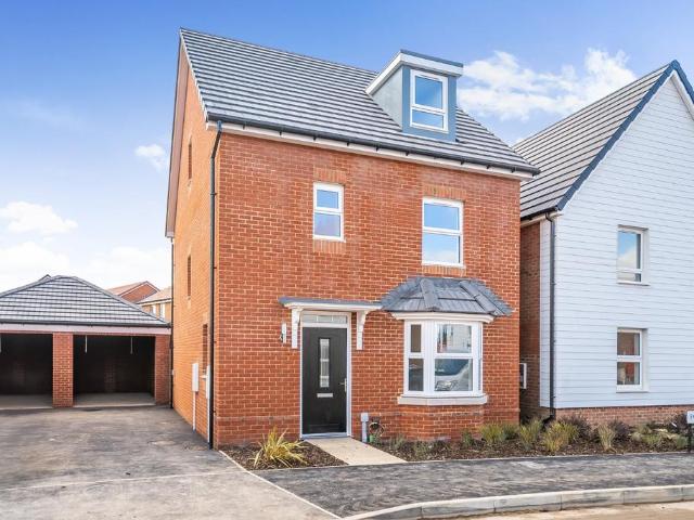 4 bedroom detached house to rent