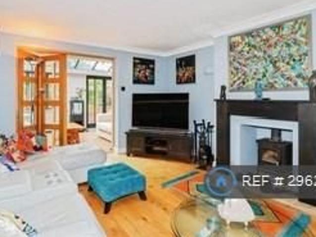 4 bedroom detached house to rent