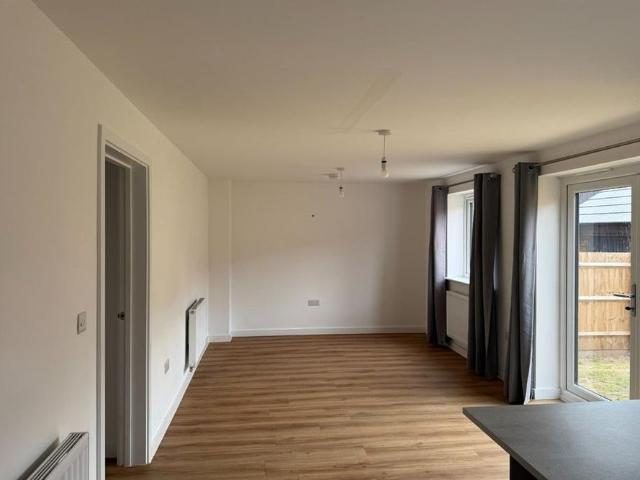 4 bedroom detached house to rent