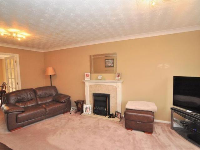 4 bedroom detached house to rent