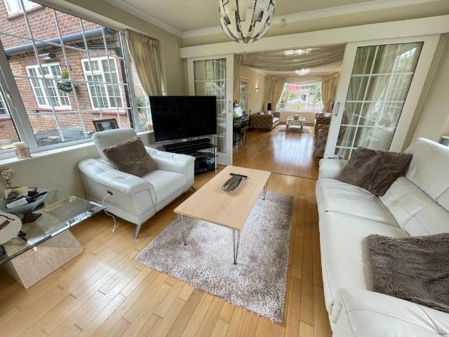 4 bedroom detached house to rent