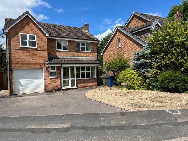 4 bedroom detached house to rent