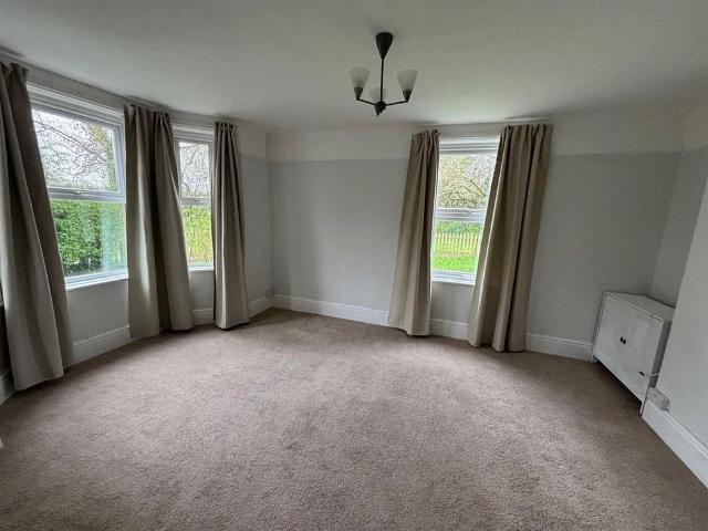 4 bedroom detached house to rent