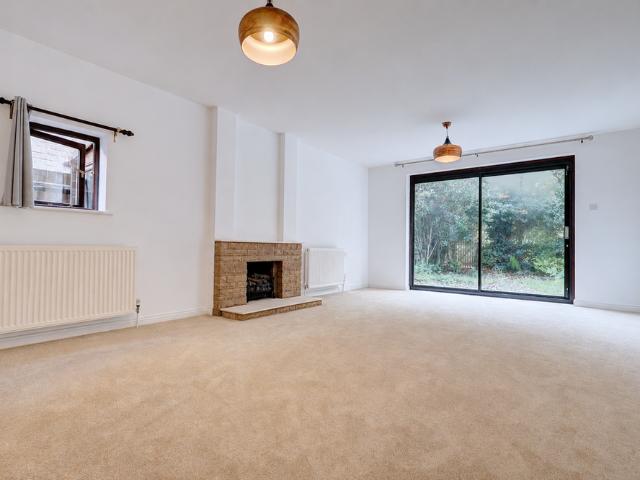 4 bedroom detached house to rent