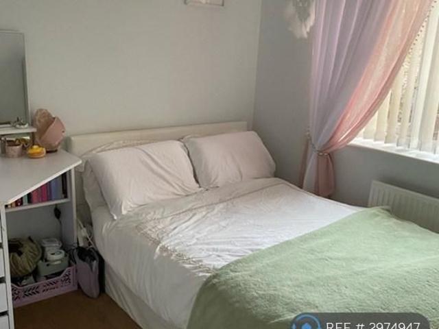 4 bedroom detached house to rent