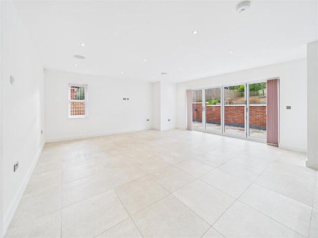 4 bedroom Detached house to rent
