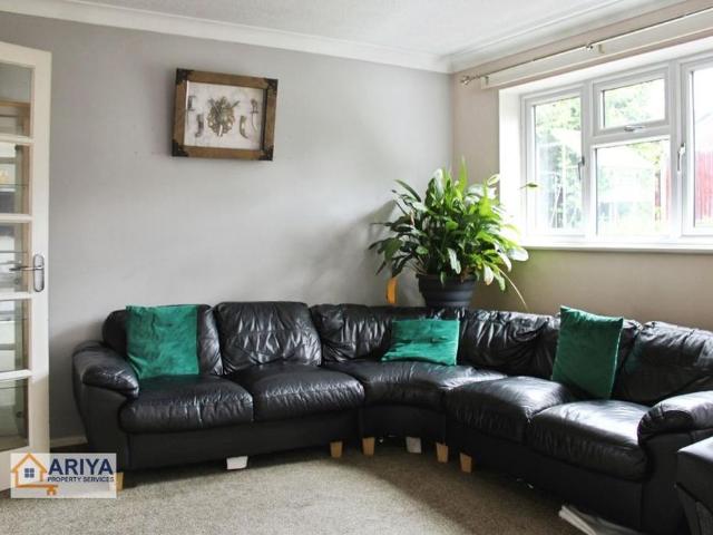 4 bedroom detached house to rent