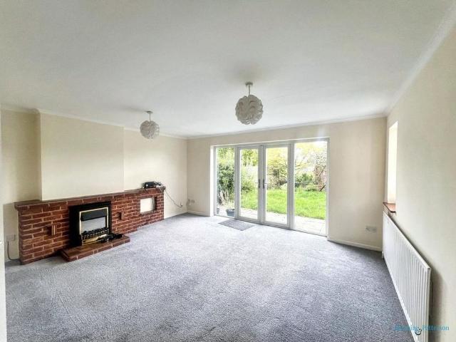 4 bedroom detached house to rent