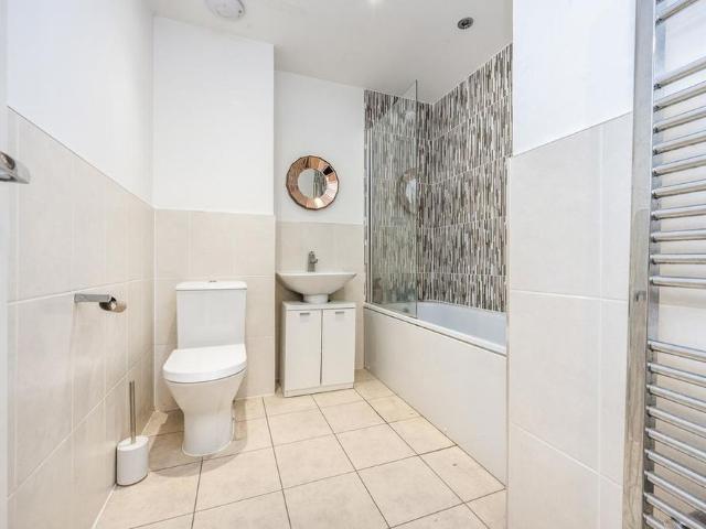 4 bedroom detached house to rent