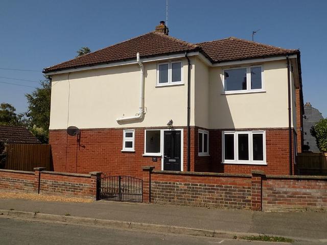 4 bedroom detached house to rent
