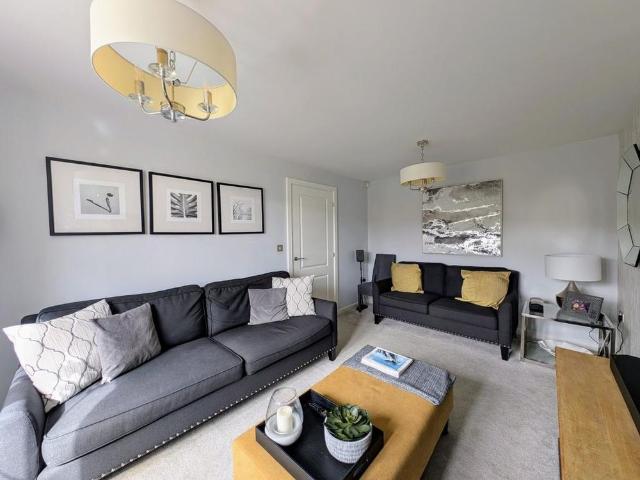 4 bedroom detached house to rent