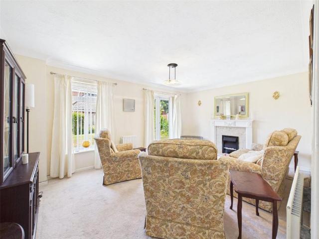 4 bedroom detached house to rent