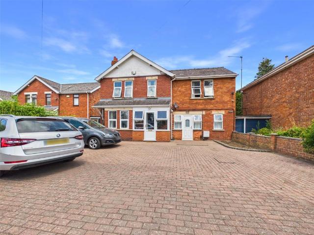 4 bedroom detached house to rent