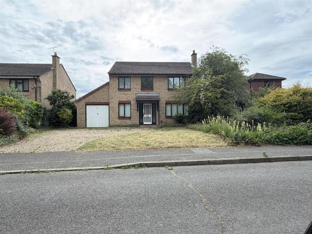 4 bedroom detached house to rent