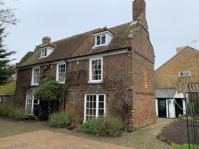 4 bedroom detached house to rent