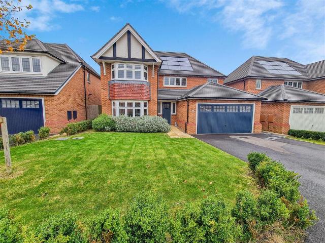 4 bedroom detached house to rent