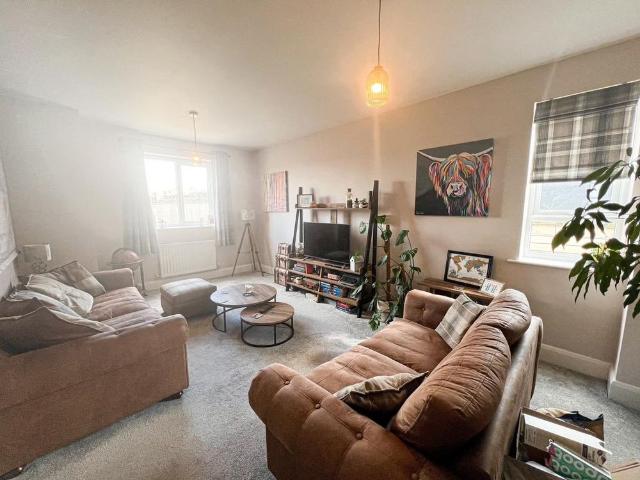 4 bedroom detached house to rent