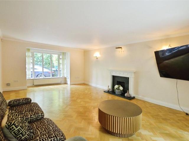 4 bedroom detached house to rent