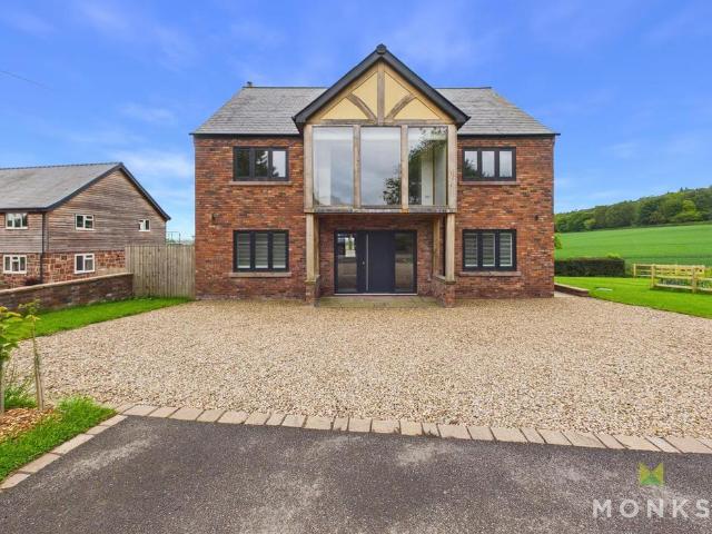 4 bedroom detached house to rent