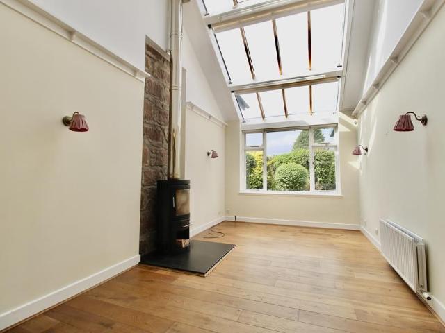 4 bedroom detached house to rent
