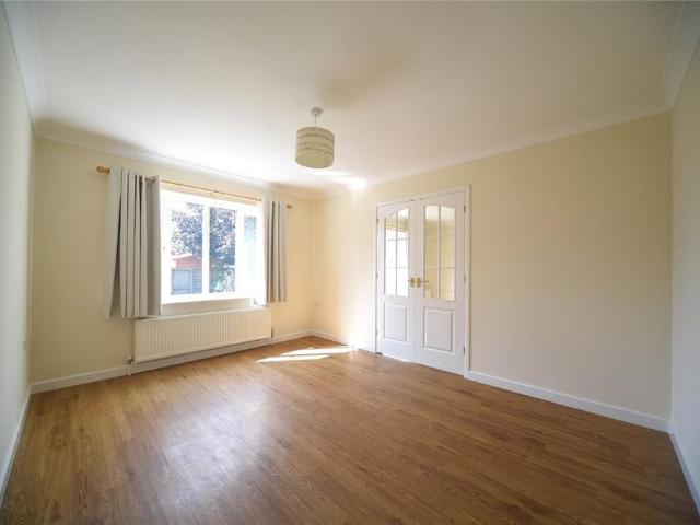 4 bedroom detached house to rent