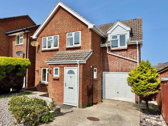 4 bedroom detached house to rent