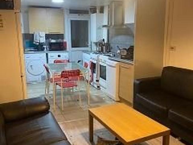 4 bedroom detached house to rent