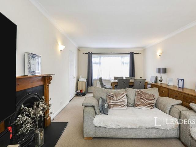 4 bedroom detached house to rent