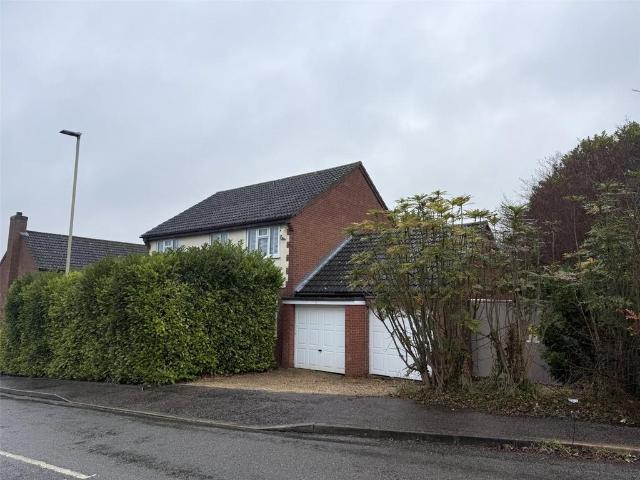 4 bedroom detached house to rent