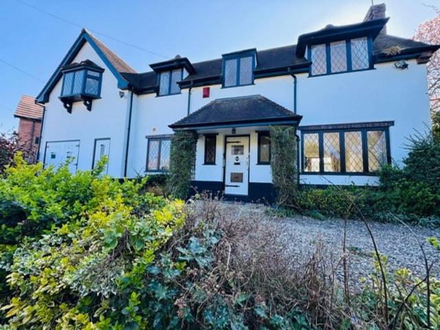 4 bedroom detached house to rent