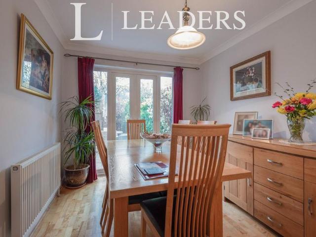 4 bedroom detached house to rent