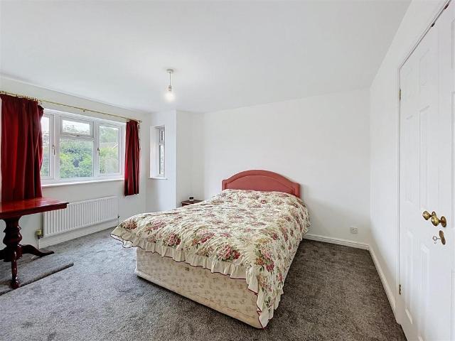 4 bedroom detached house to rent