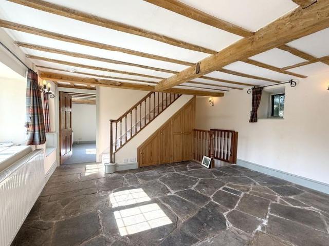 4 bedroom detached house to rent