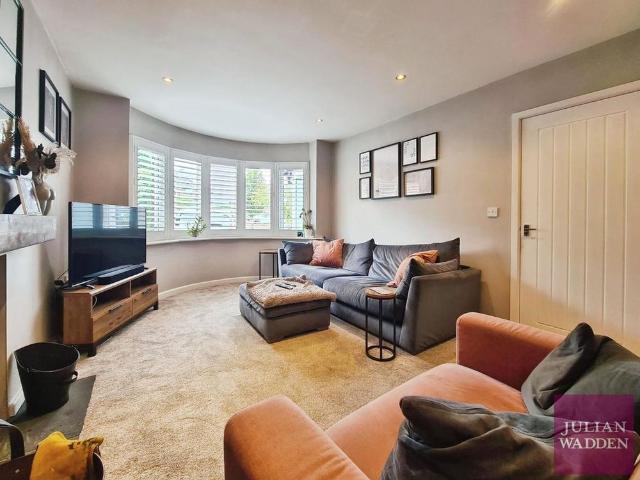 4 bedroom detached house to rent