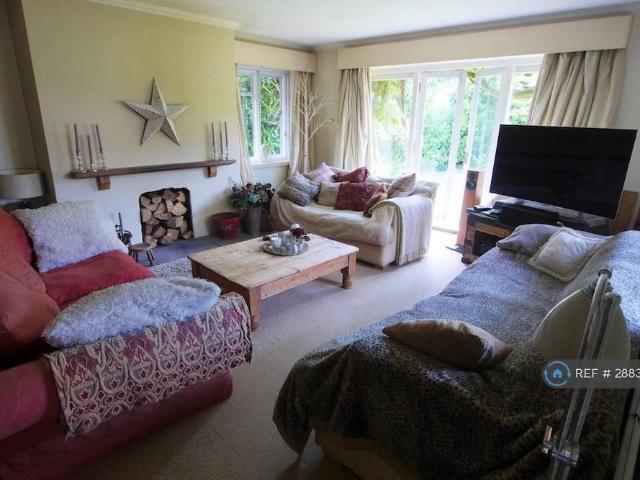 4 bedroom detached house to rent