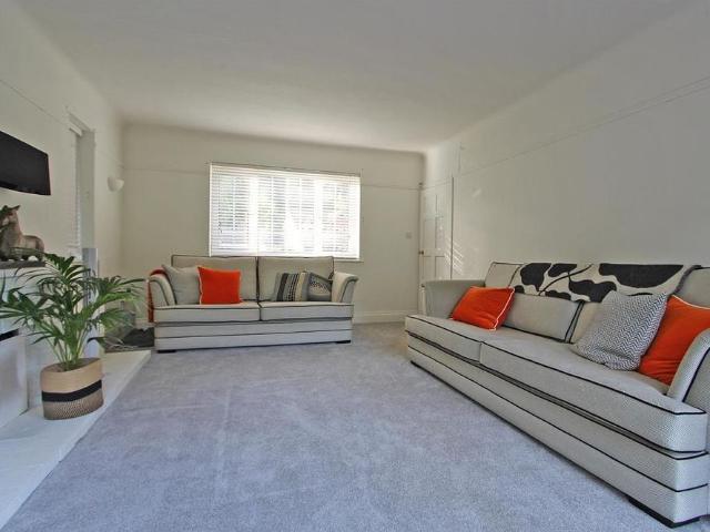 4 bedroom detached house to rent