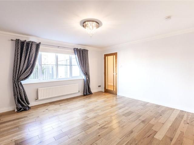 4 bedroom detached house to rent