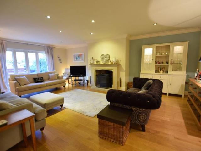 4 bedroom detached house to rent