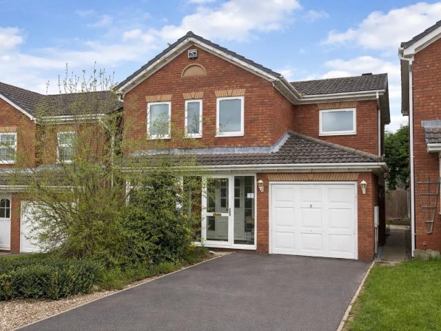 4 bedroom detached house to rent