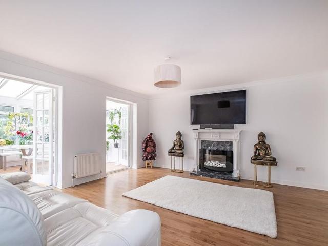 4 bedroom detached house to rent