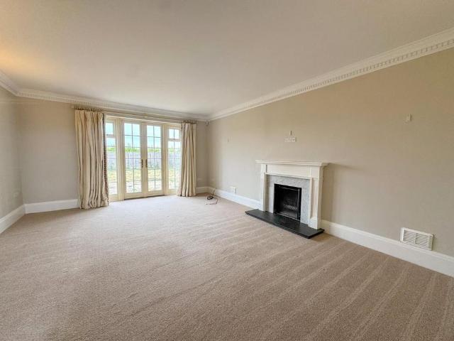 4 bedroom detached house to rent