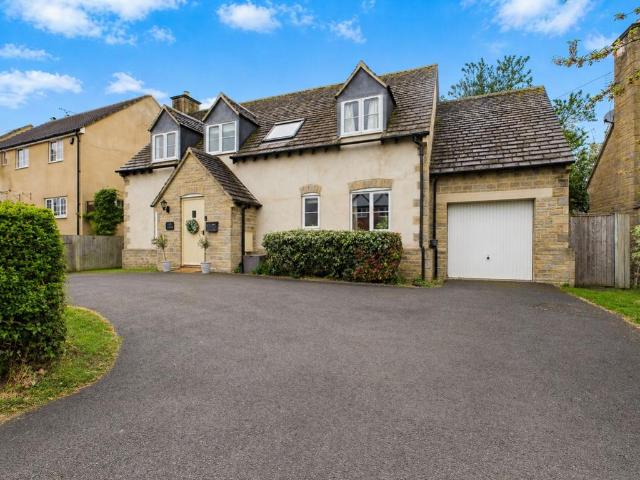 4 bedroom detached house to rent