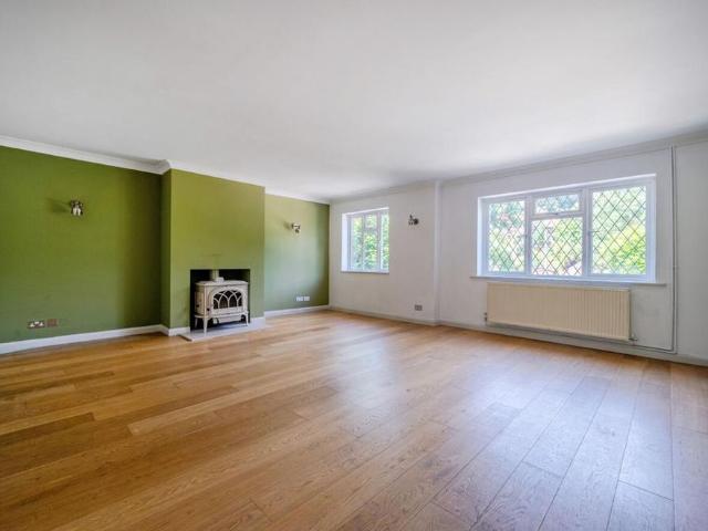 4 bedroom detached house to rent