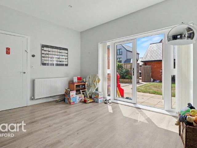 4 bedroom detached house to rent