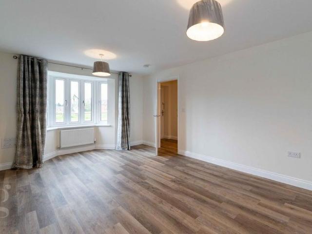 4 bedroom detached house to rent
