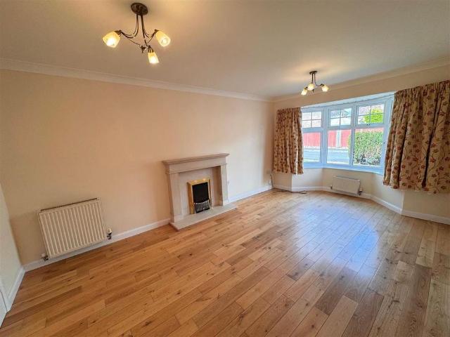 4 bedroom detached house to rent